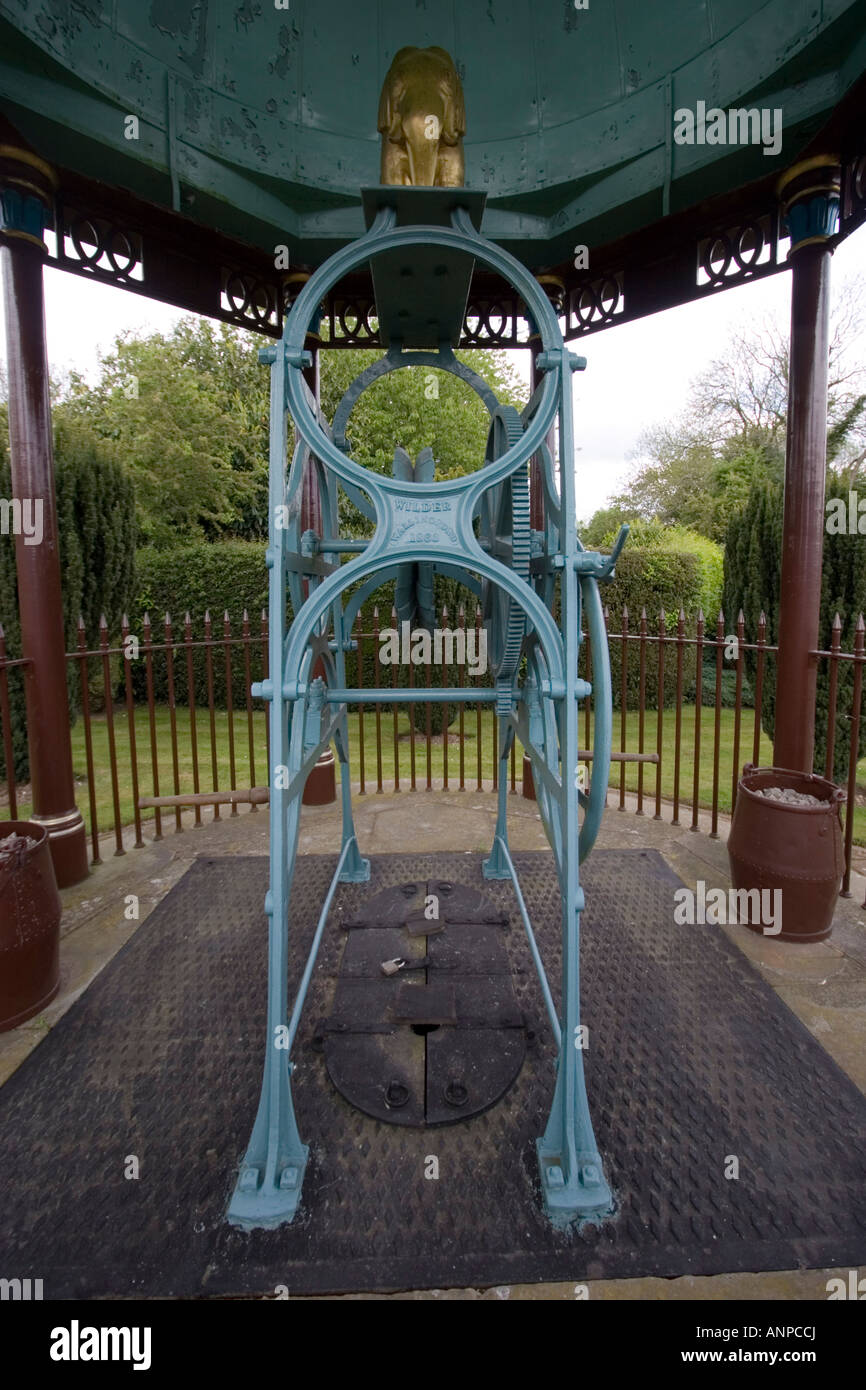 Stoke row well hi-res stock photography and images - Alamy