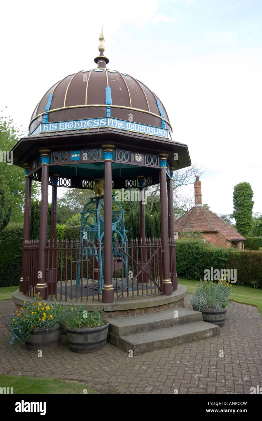 The covered Maharaja s Well in the vilage of Stoke Row Stock Photo - Alamy