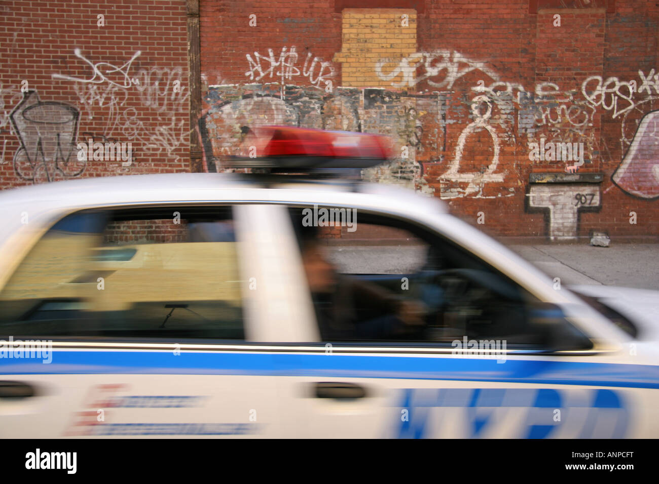 Speeding police car us hi-res stock photography and images - Alamy