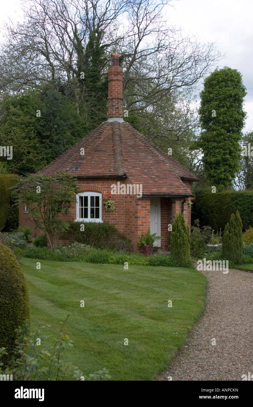 The well keeper s cottage at the Maharaja s Well in Stoke Row Stock ...