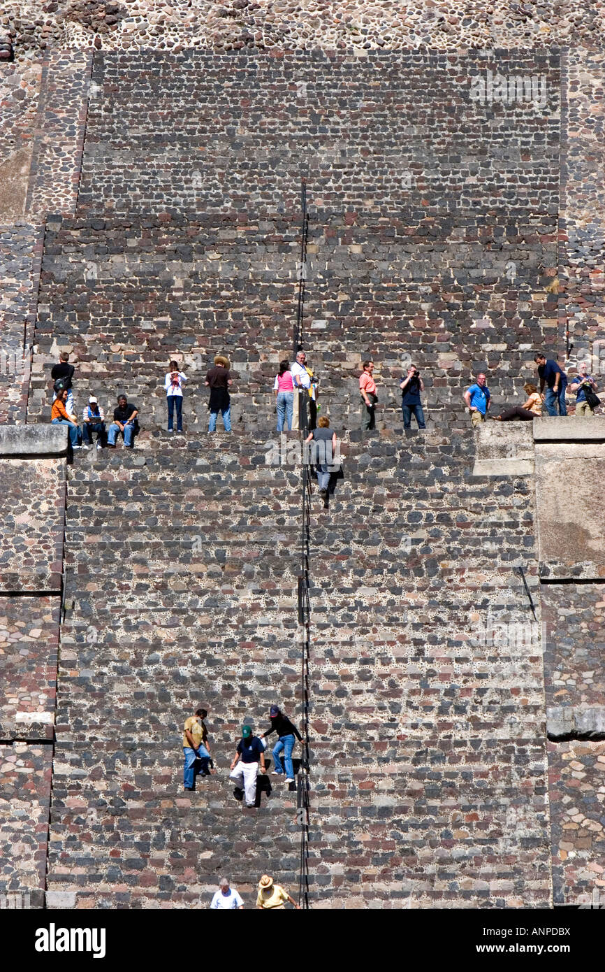Mayan pyramid steps down hi-res stock photography and images - Alamy