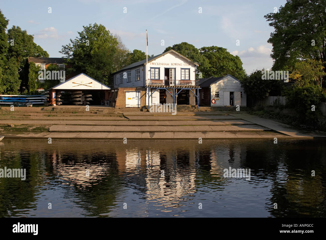 Twickenham rowing club thames hi-res stock photography and images - Alamy