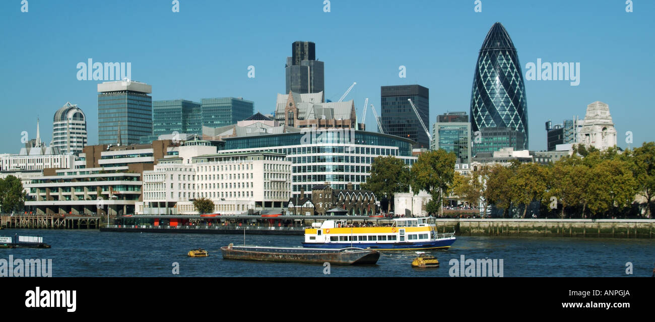 River Thames Pool of London with city skyline beyond including tour ...