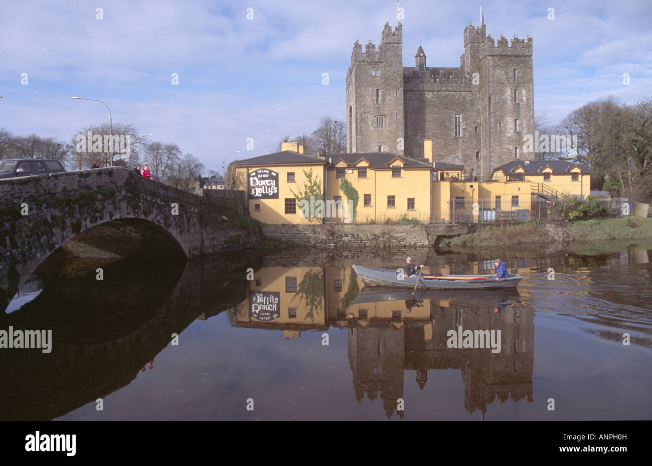 Limerick co limerick ireland river hi-res stock photography and images ...