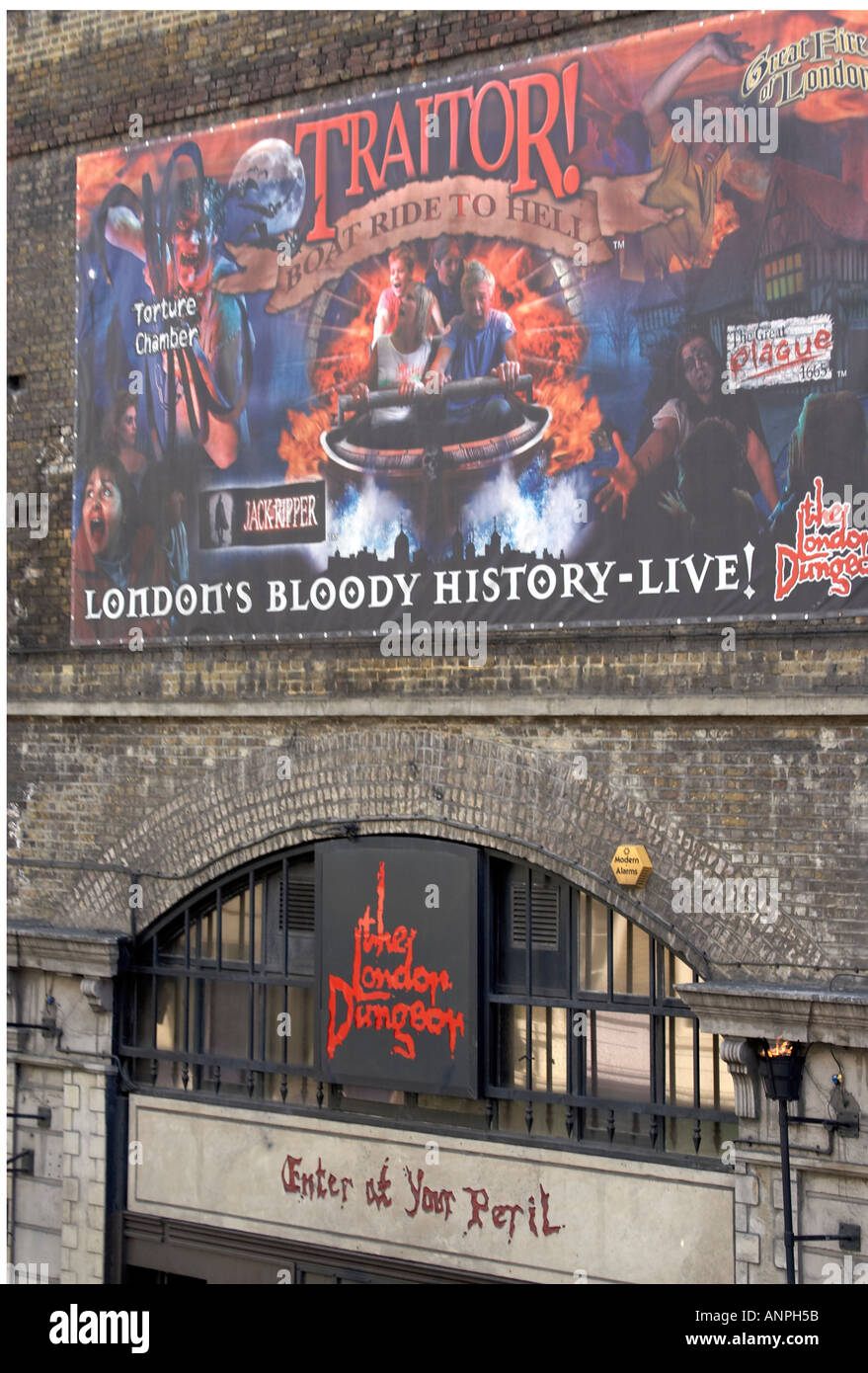 London dungeon exterior hi-res stock photography and images - Alamy