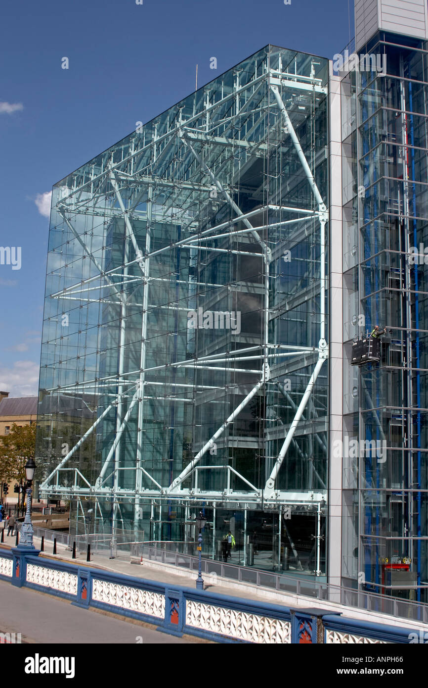 K2 building in St Katherine Dock London E1 England Richard Rogers ...