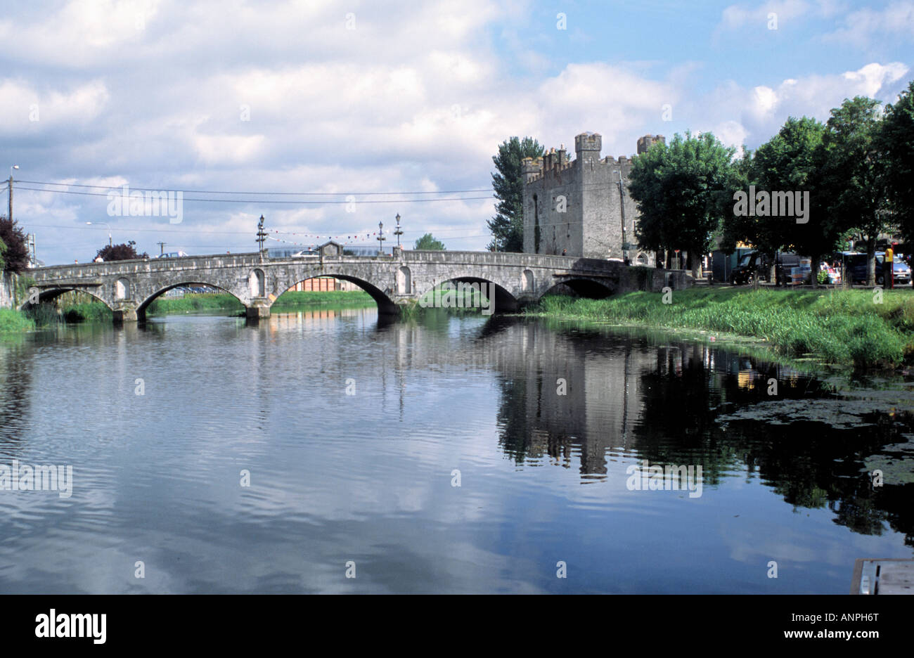 Kilkenny bridge and castle, Ireland Stock Photo - Alamy