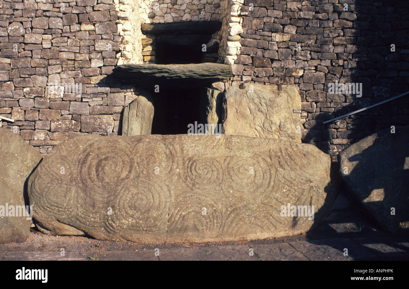 Newgrange Passage Tomb Stock Photo - Alamy