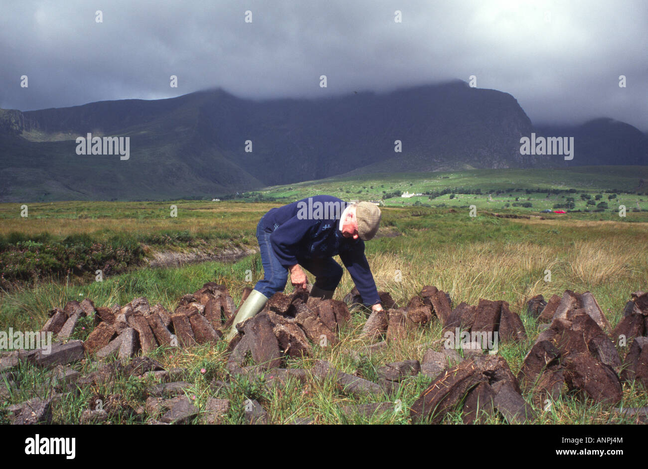 Stacking turf ireland hi-res stock photography and images - Alamy