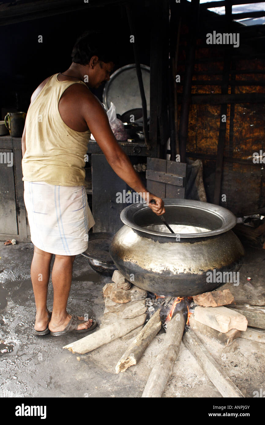 Large Cooking Pot Stock Photos & Large Cooking Pot Stock Images - Alamy