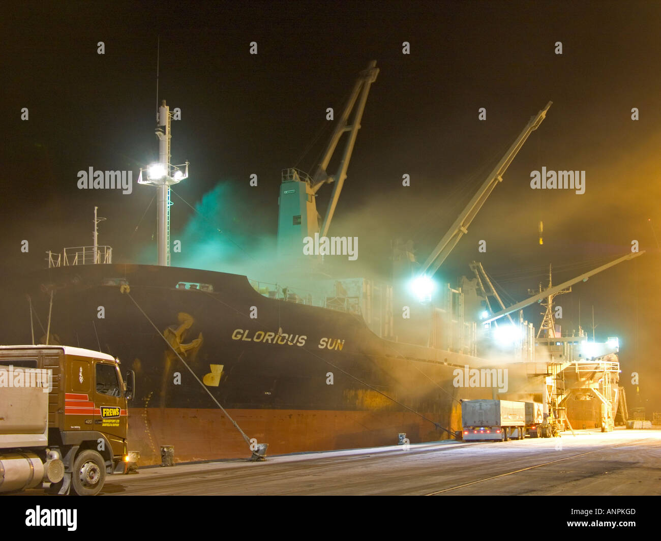 Bulk cargo ship discharging fertilizer at Lyttelton, New Zealand Stock ...
