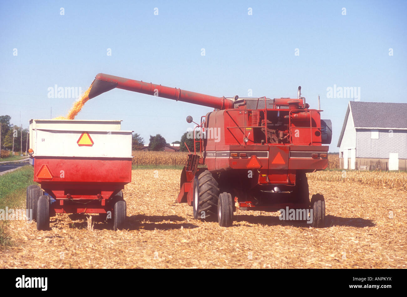 Grain offload combine harvester hi-res stock photography and images - Alamy
