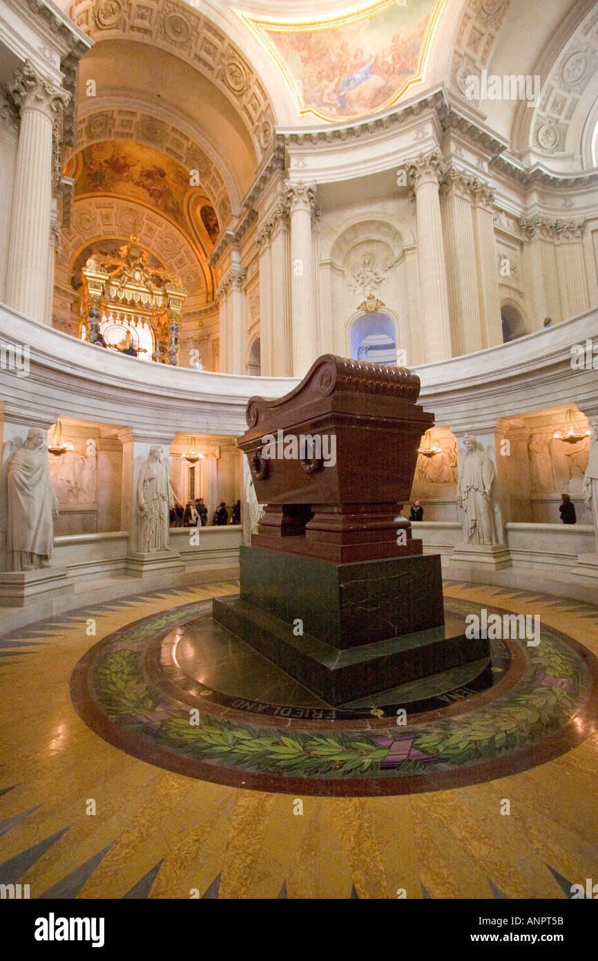 Tomb of napoleon hi-res stock photography and images - Alamy