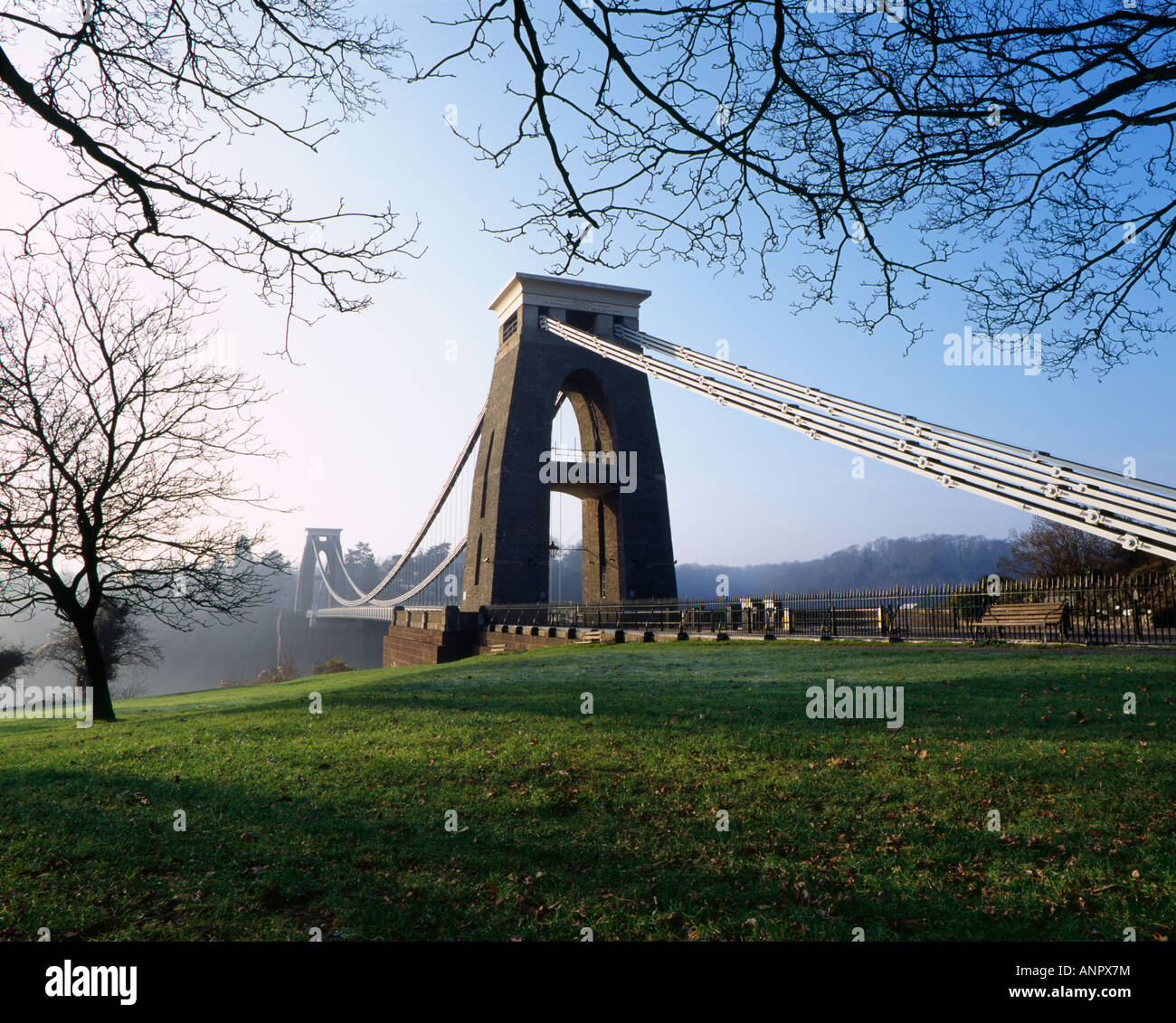 Clifton Suspension Bridge spanning the Avon Gorge and River Avon ...