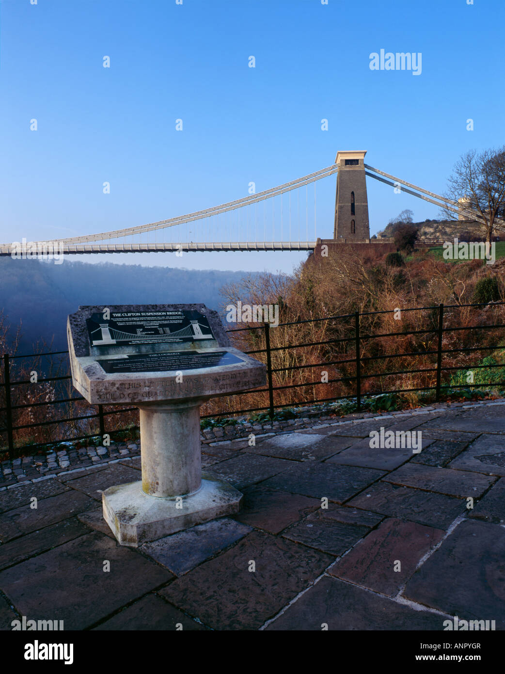 Clifton Suspension Bridge spanning the Avon Gorge and River Avon ...