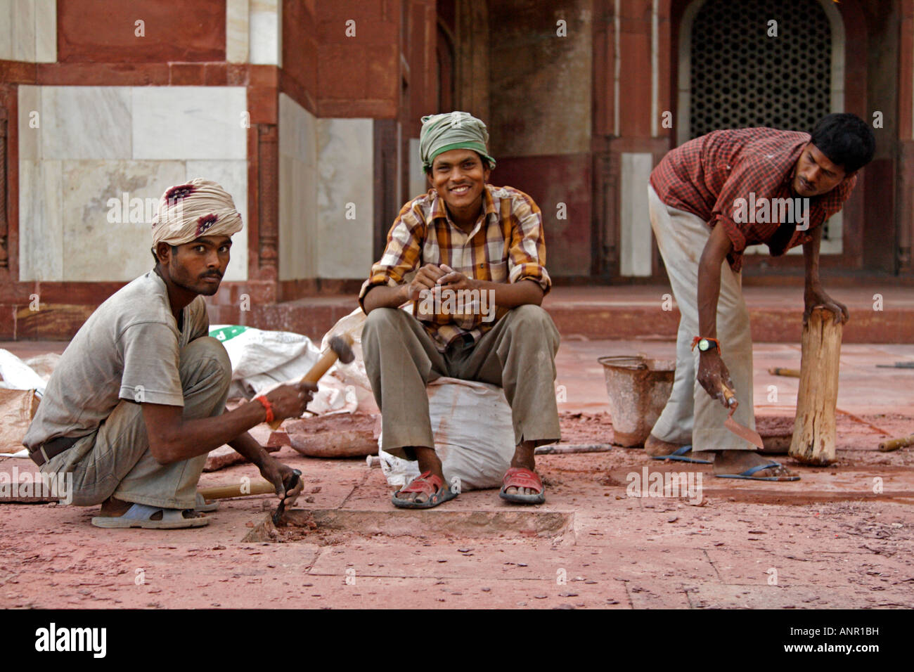 Indian tradesmen working Stock Photo - Alamy