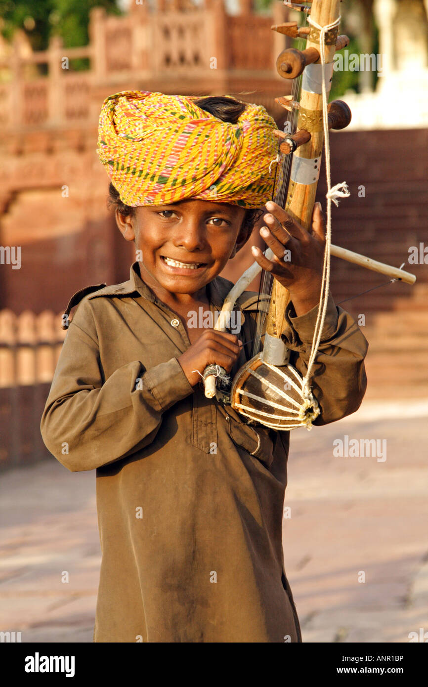 Indian boy with turban hi-res stock photography and images - Alamy
