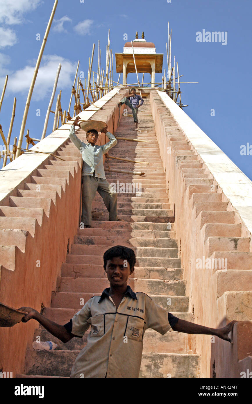 Indian boys working on a construction site in Jaipur, India Stock Photo ...