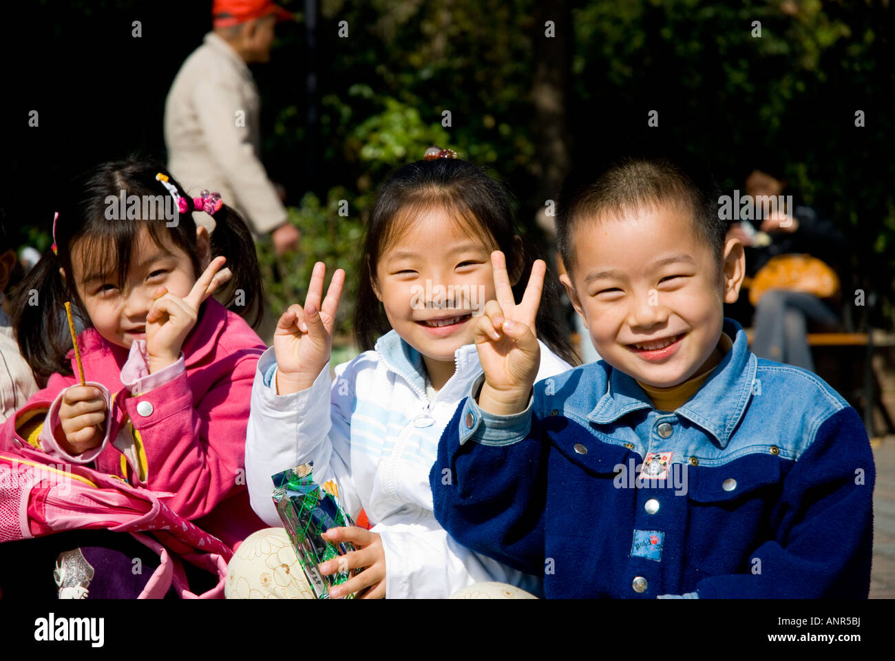 Three chinese kids showing victory sign Shanghai, China Stock Photo - Alamy