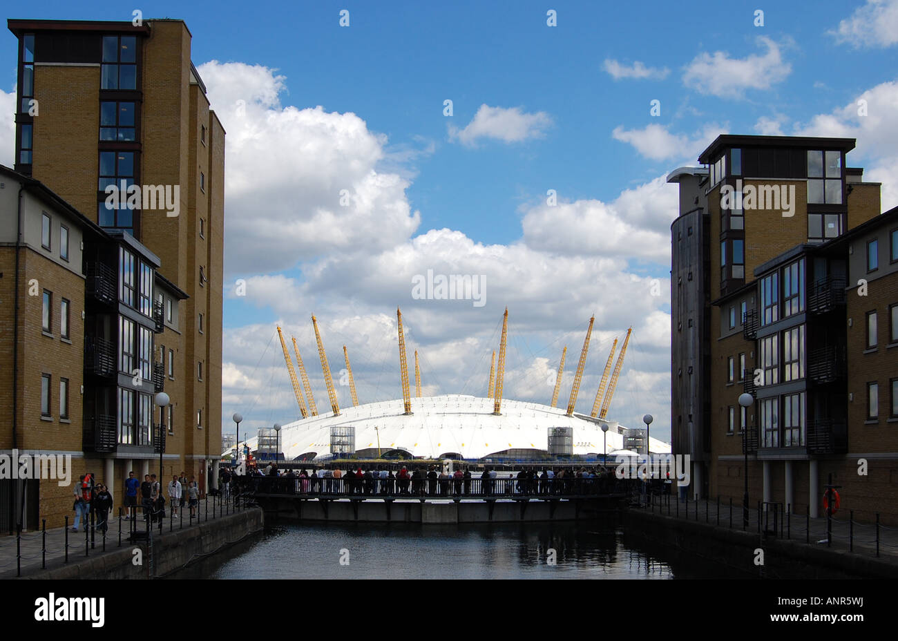 O2 arena crowds hi-res stock photography and images - Alamy