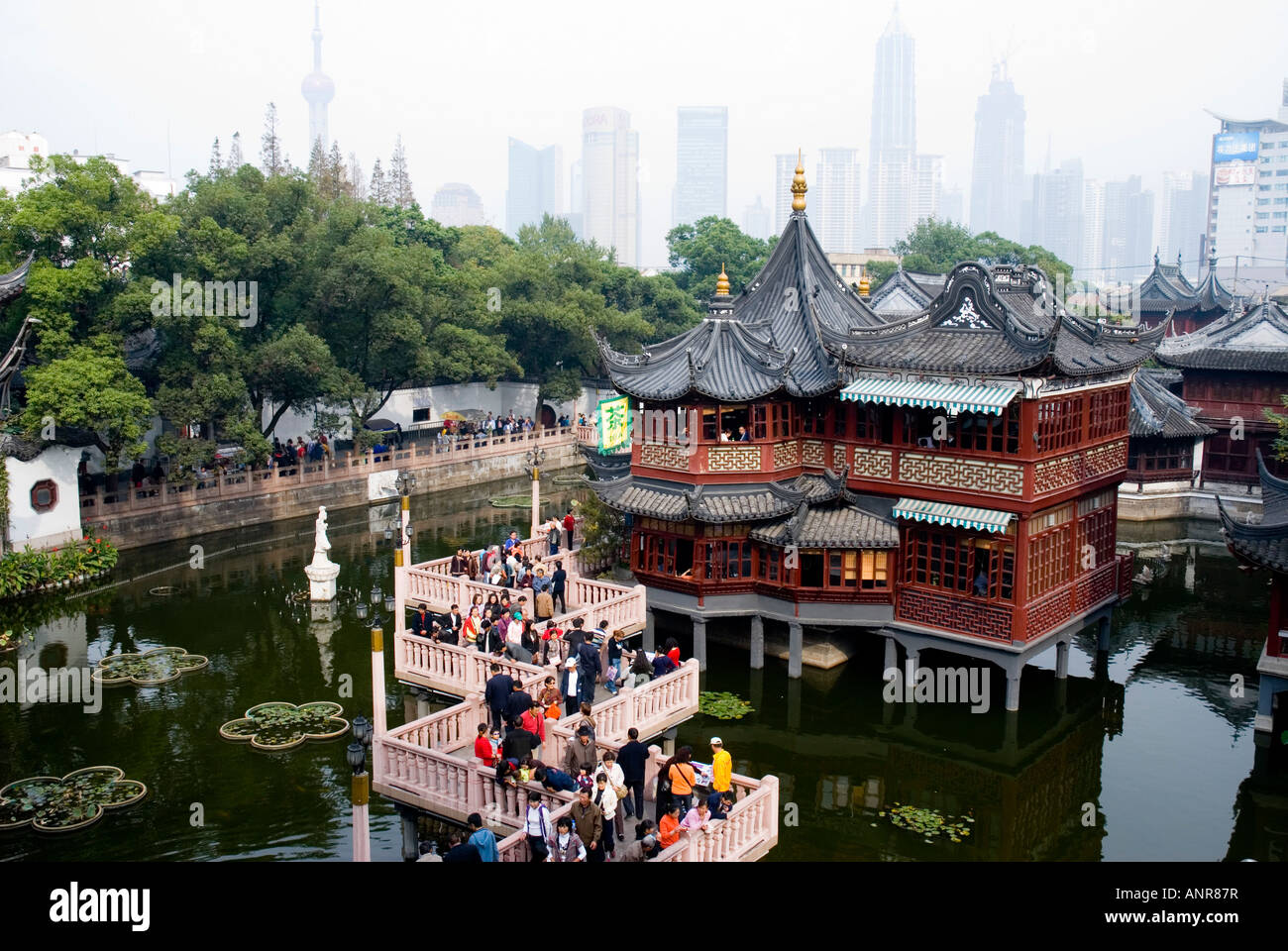 The Bridge of Nine Turns Yu yuan Garden Shanghai,China Stock Photo - Alamy