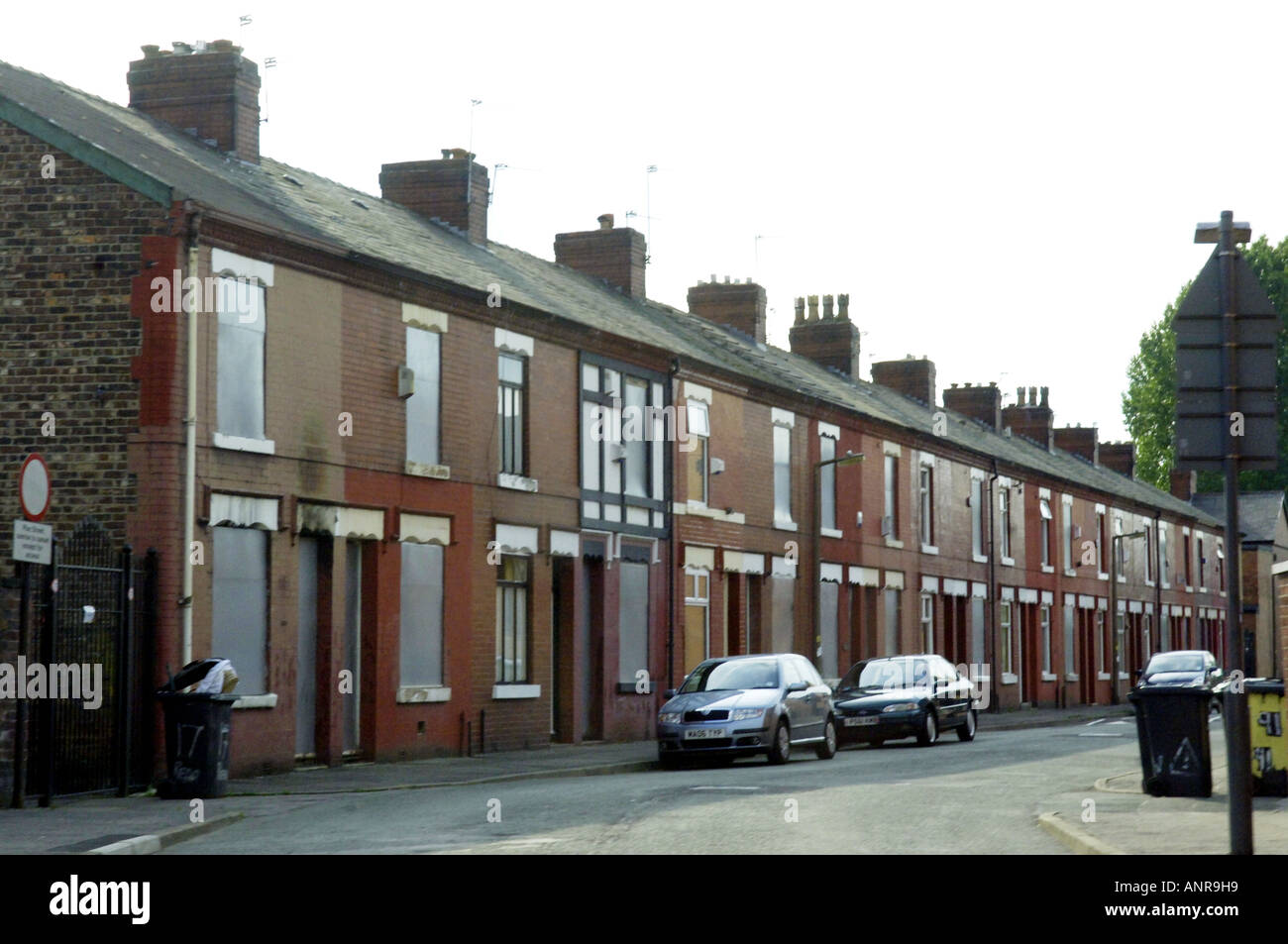 Manchester terraced houses hi-res stock photography and images - Alamy