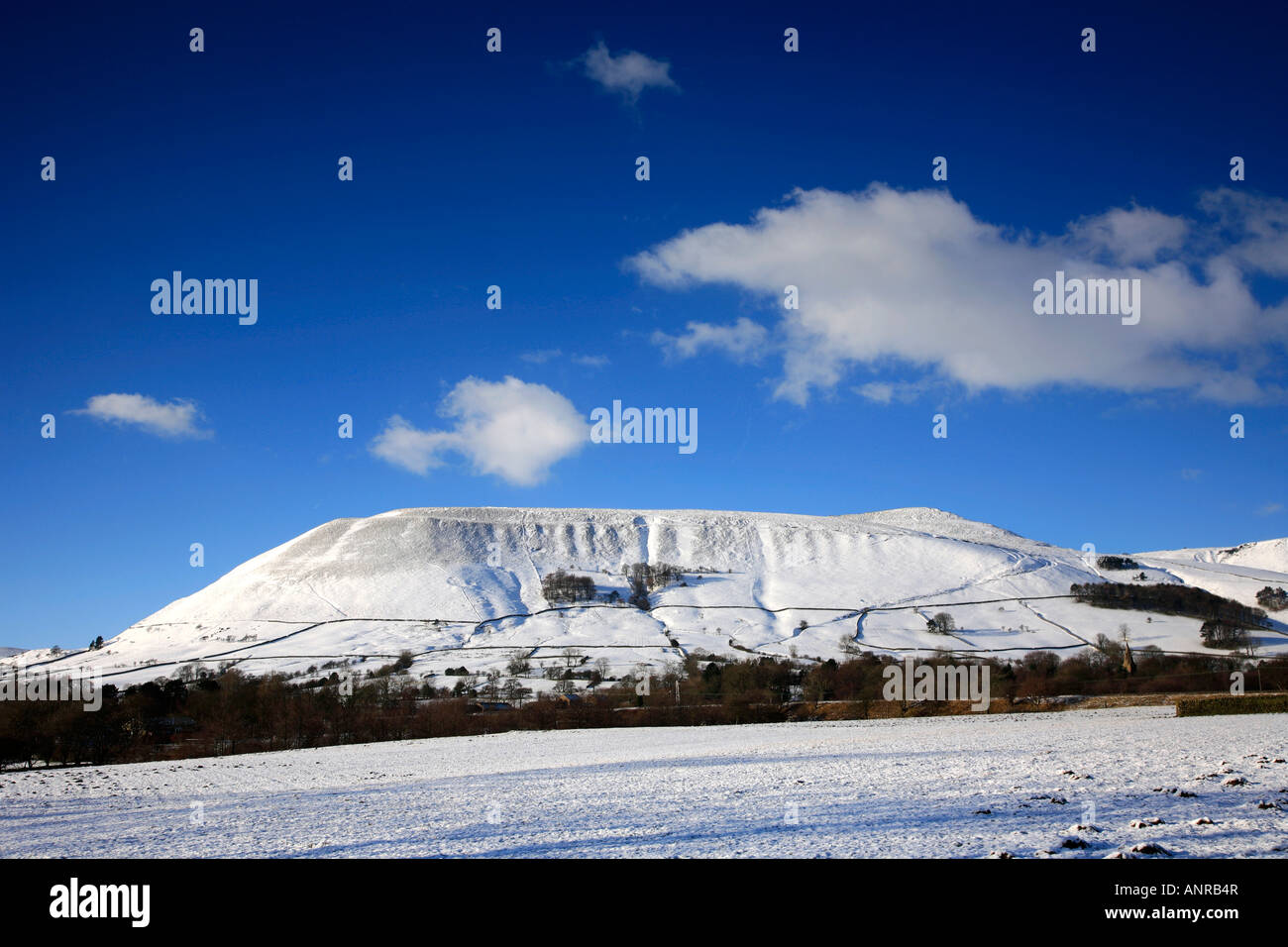 Winter snow Grindslow Knoll Edale Valley Peak District National Park ...