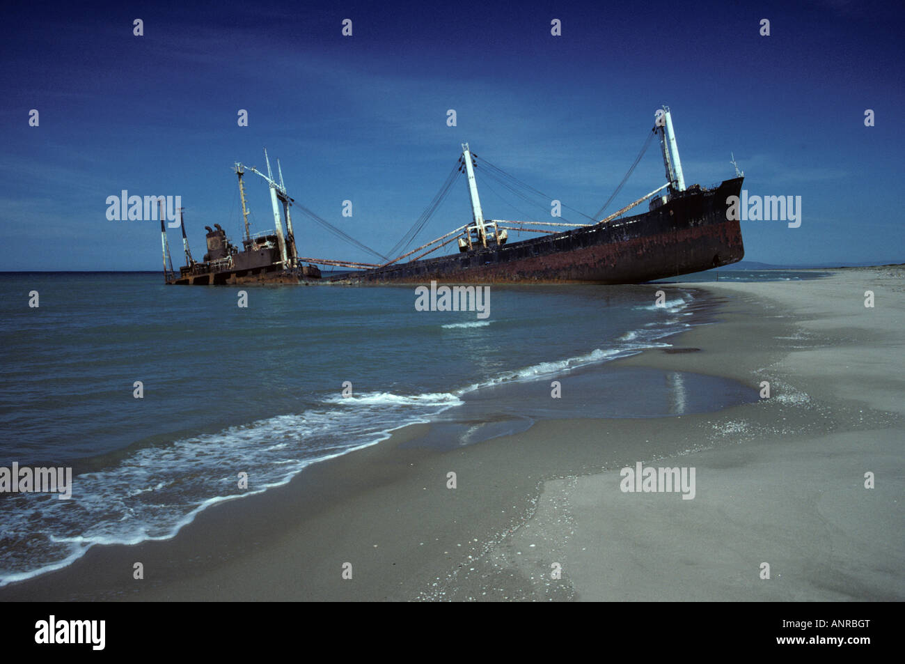 Merchant ship hi-res stock photography and images - Alamy