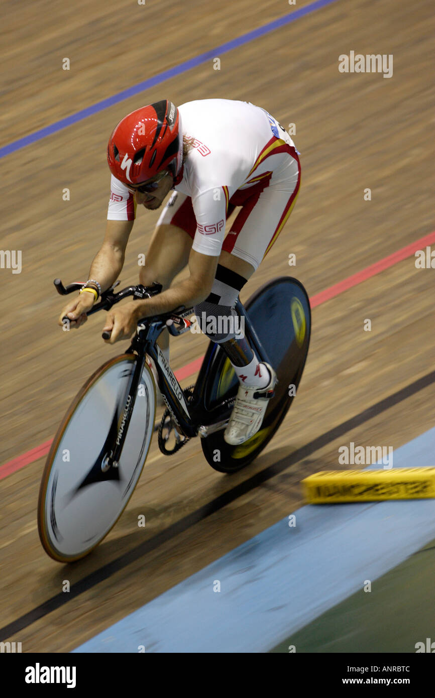 Roberto Alcaide of Spain competes in the Mens 3000m Pursuit final LC2 ...