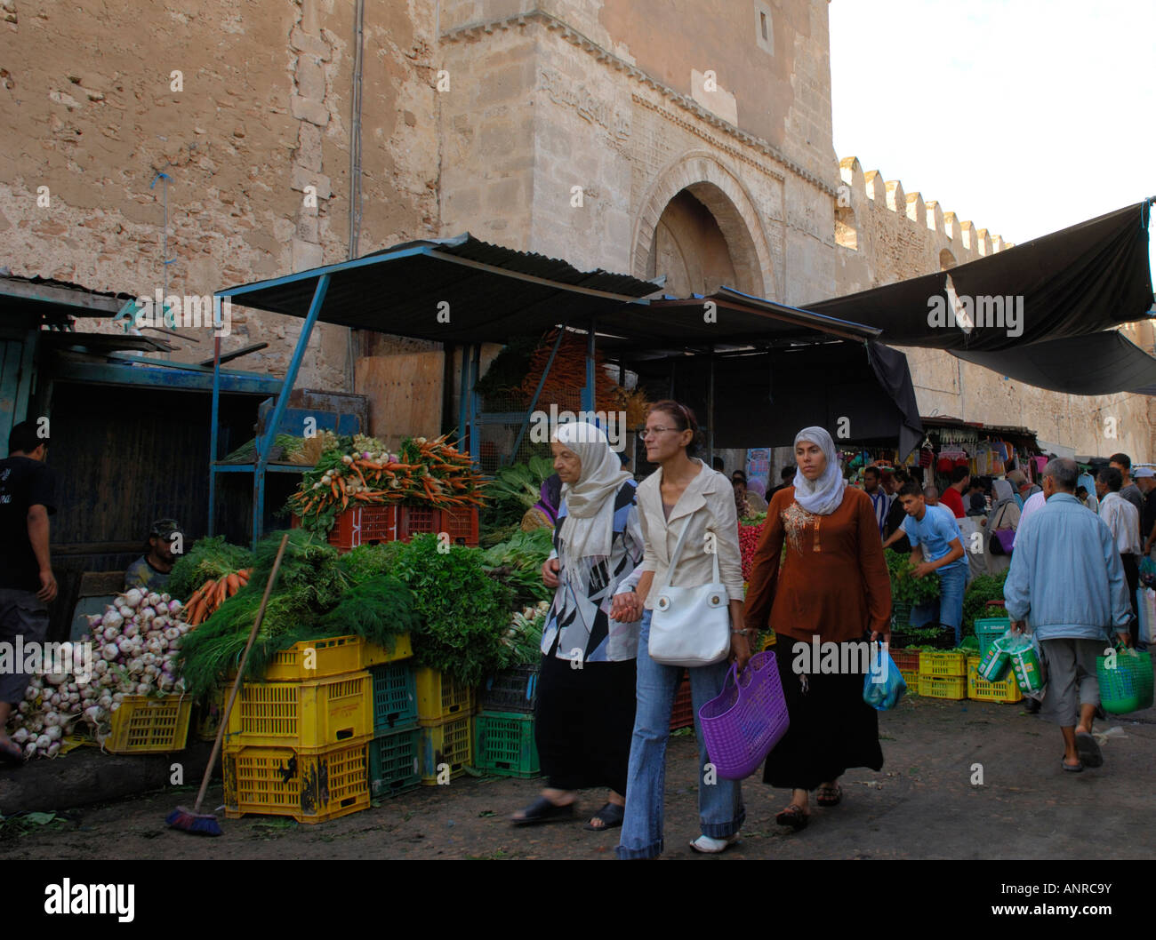 A market beside Bab Jebli in Sfax Stock Photo - Alamy