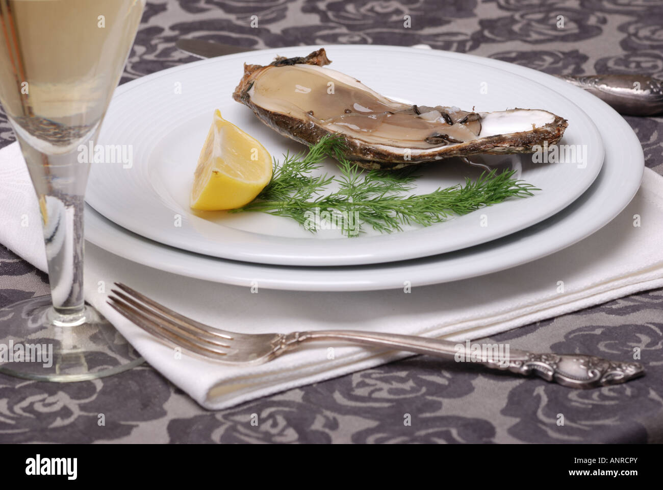 Champagne and oyster hi-res stock photography and images - Alamy