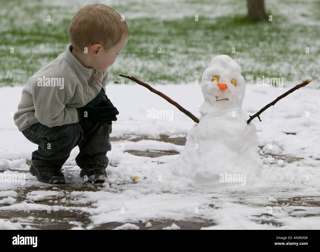 Snowman icon hi-res stock photography and images - Alamy