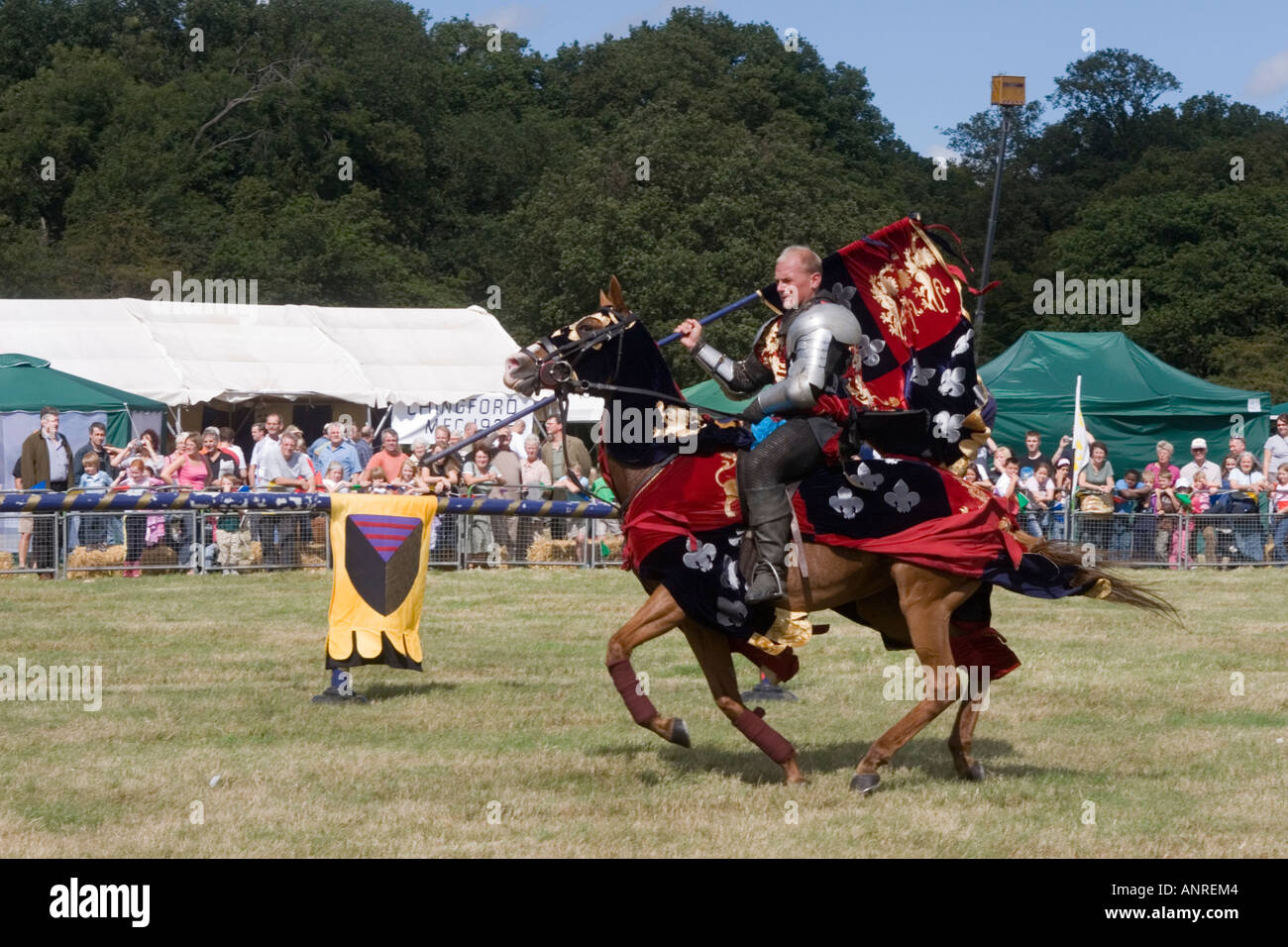 Medieval jousting plain armour hi-res stock photography and images - Alamy