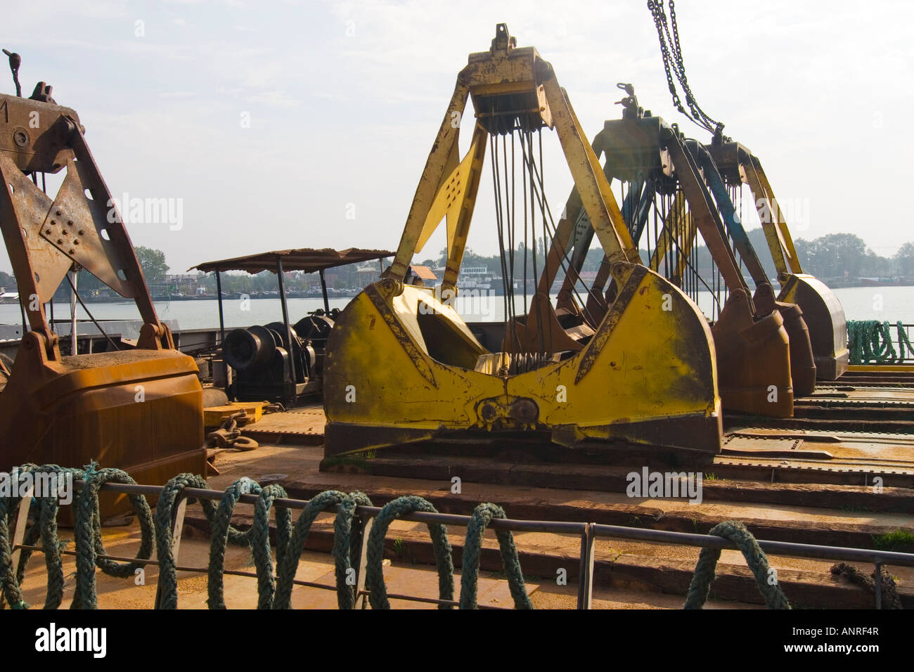Ship excavators hi-res stock photography and images - Alamy