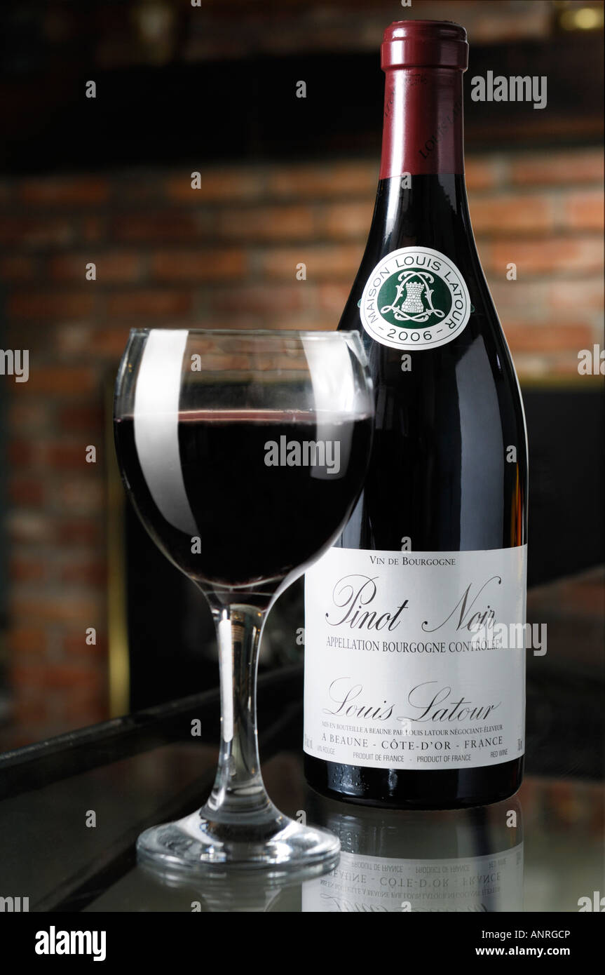 Red wine glass pinot hi-res stock photography and images - Alamy