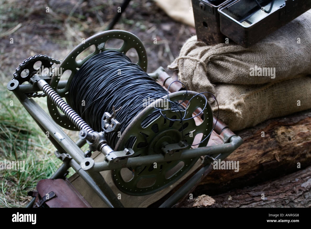Ww2 radio hi-res stock photography and images - Alamy