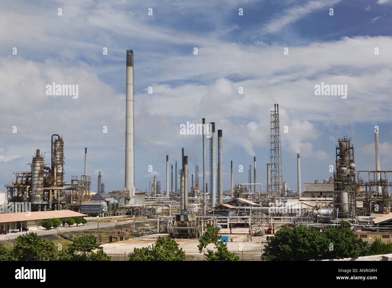 Oil refinery caribbean hi-res stock photography and images - Alamy