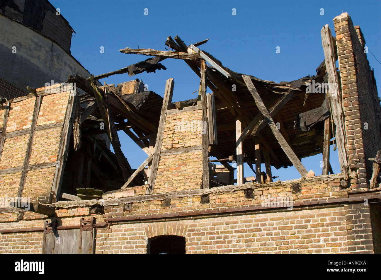 Ruin house roof beams hi-res stock photography and images - Alamy