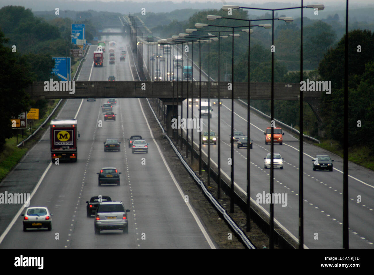 M1 motorway passing through bedfordshire Stock Photo - Alamy