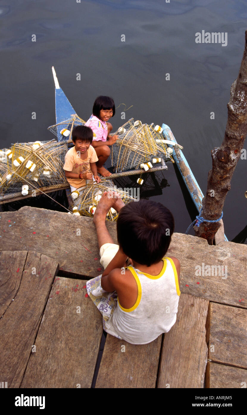 Philippines children playing happy hi-res stock photography and images ...