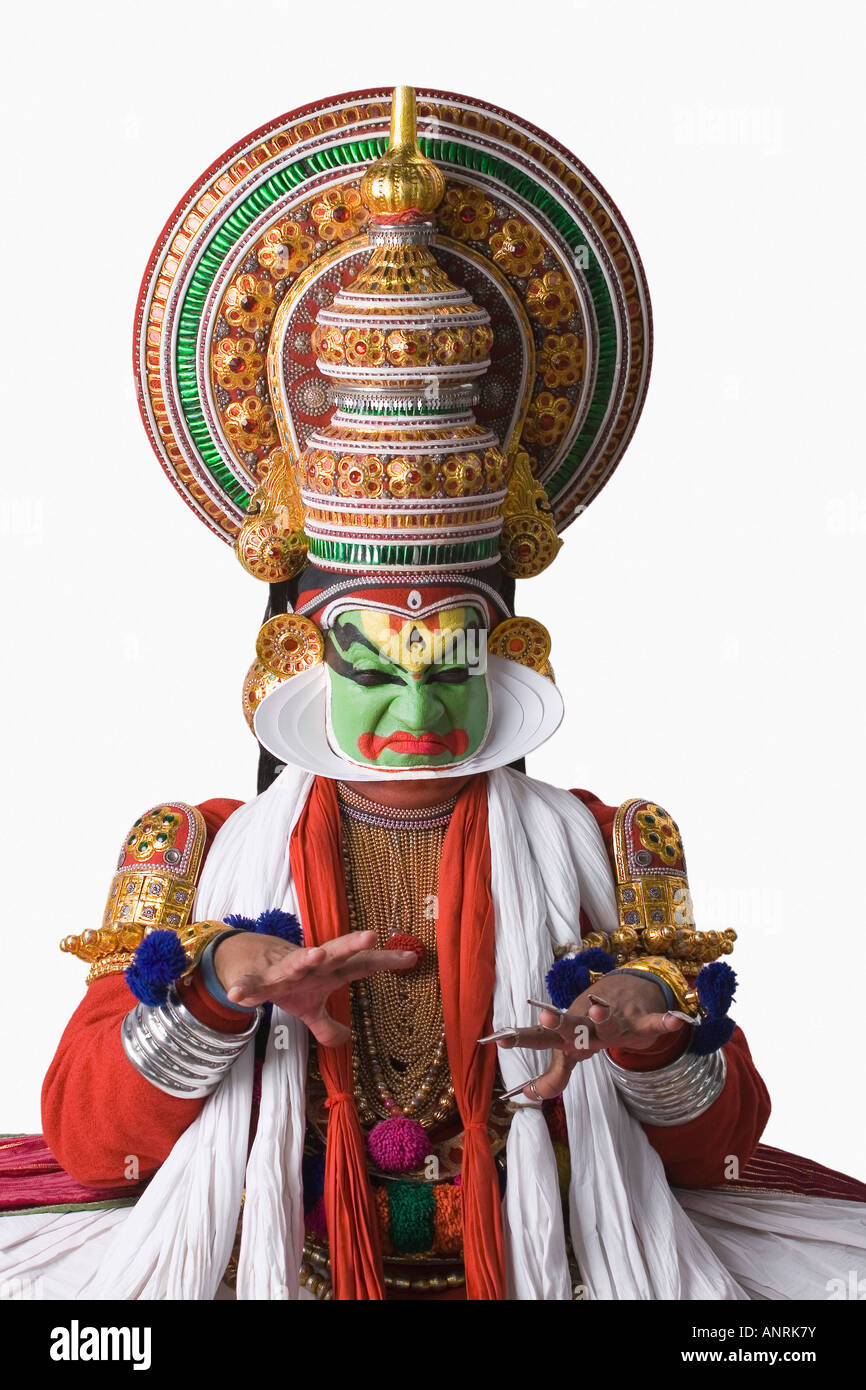 Portrait of a Kathakali dance performer Stock Photo - Alamy