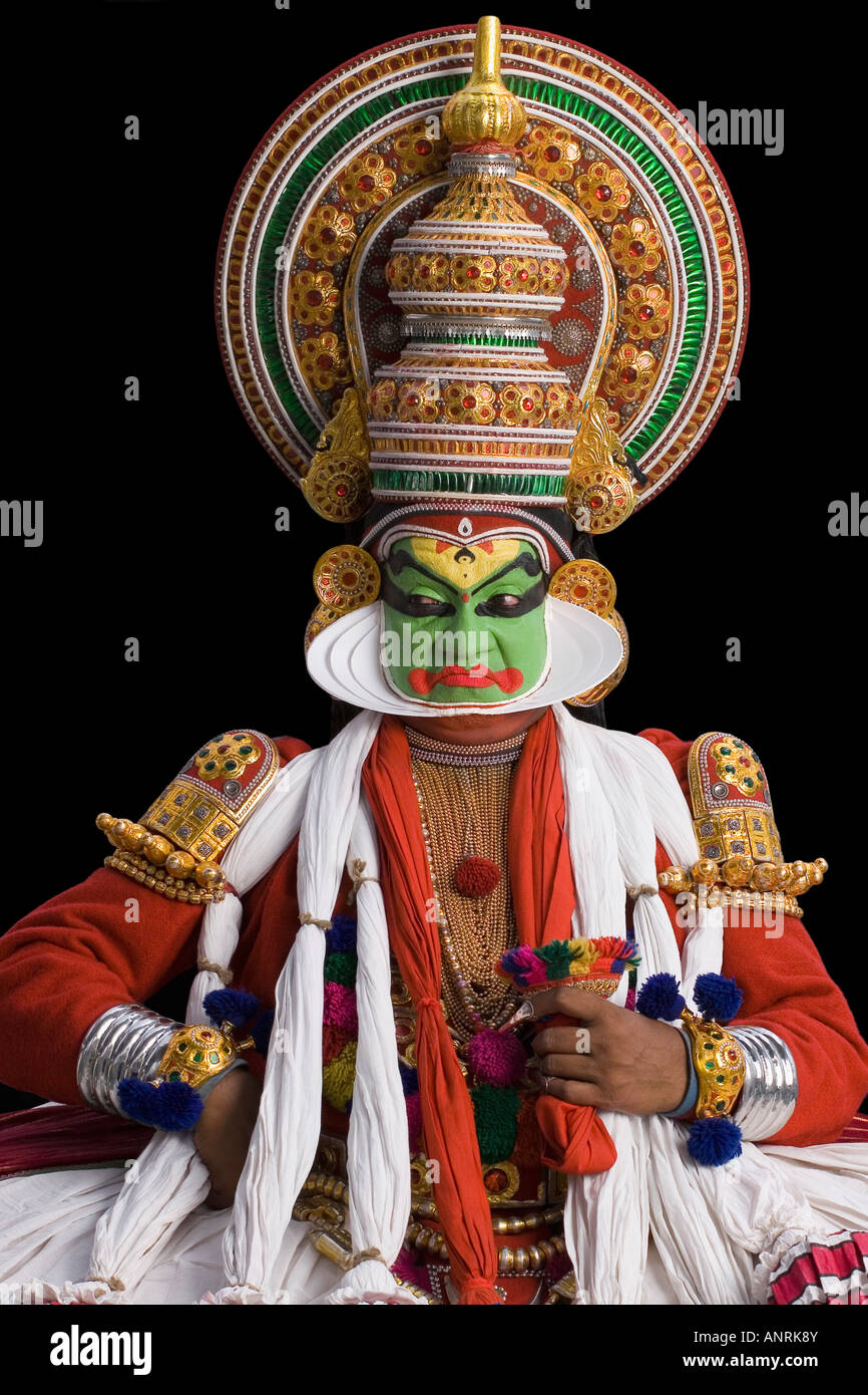 Close-up of a Kathakali dance performer Stock Photo - Alamy