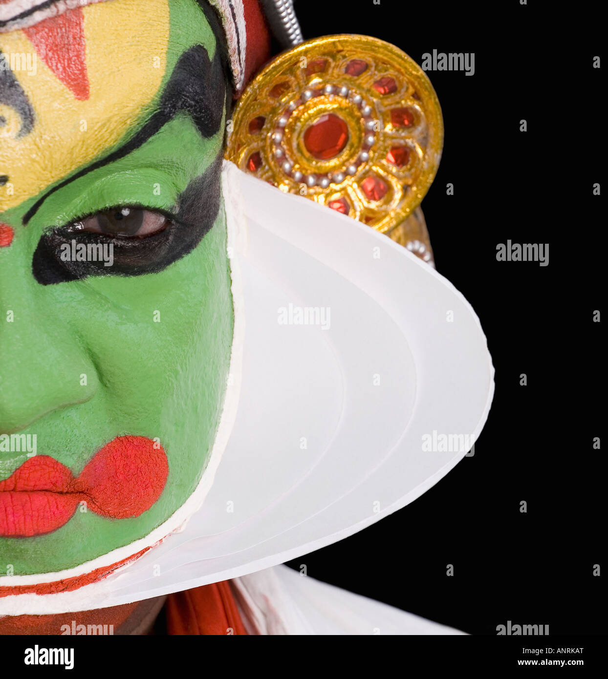 Portrait of a Kathakali dance performer Stock Photo - Alamy