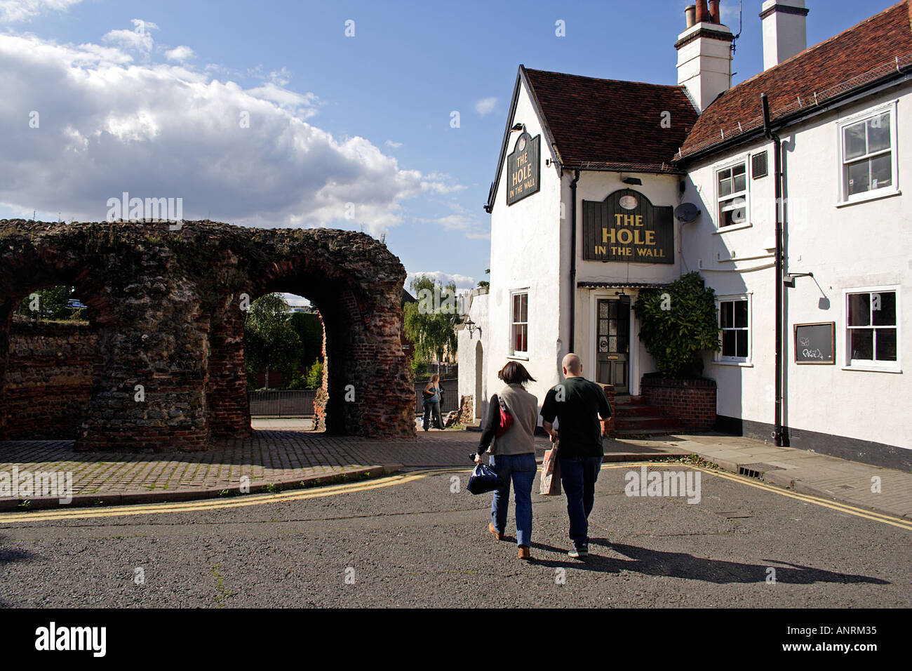 Hole in the wall pub colchester hi-res stock photography and images - Alamy