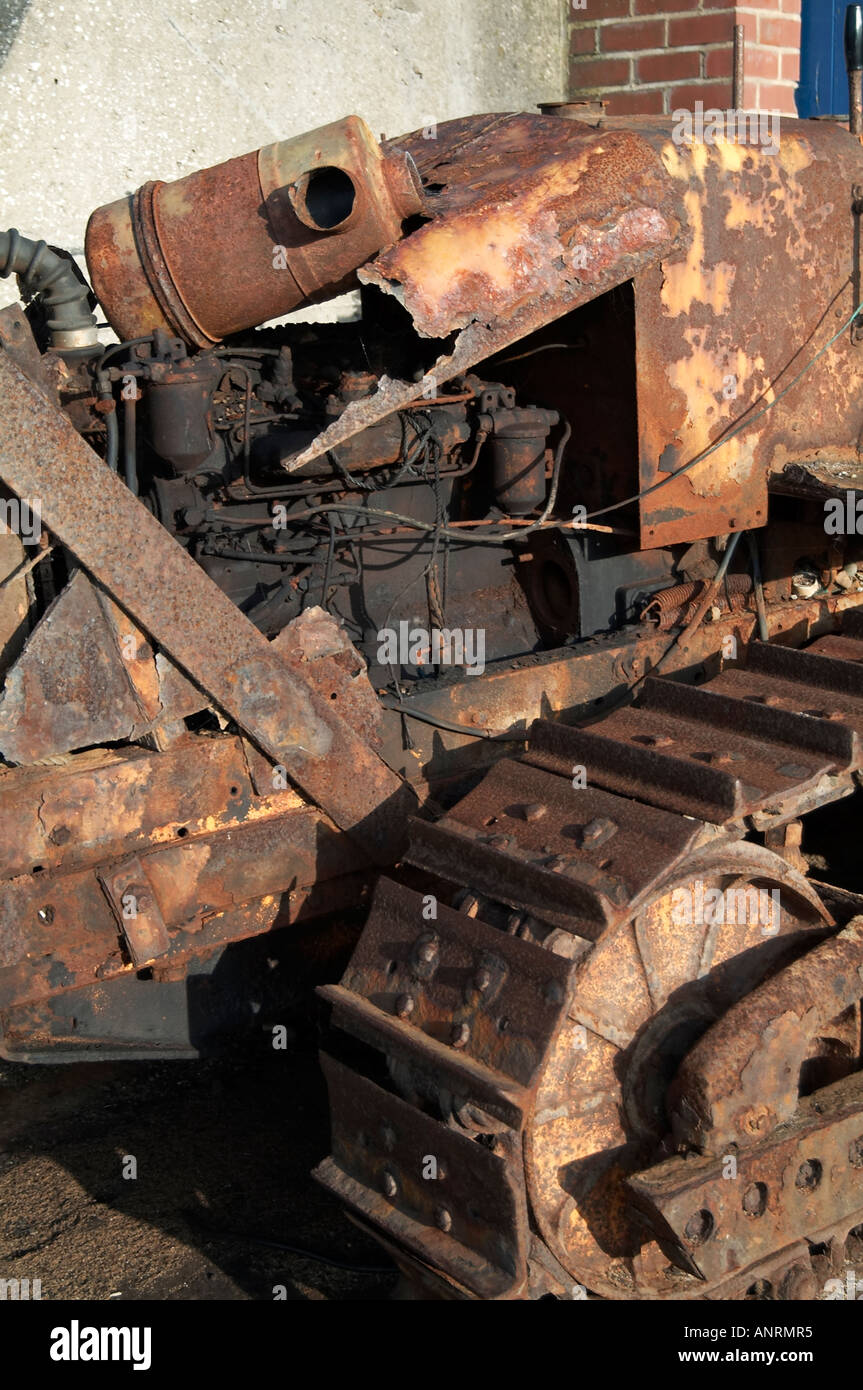 Rust, rusty, caterpillar, tracks, digger, bulldozer, iron, oxide ...
