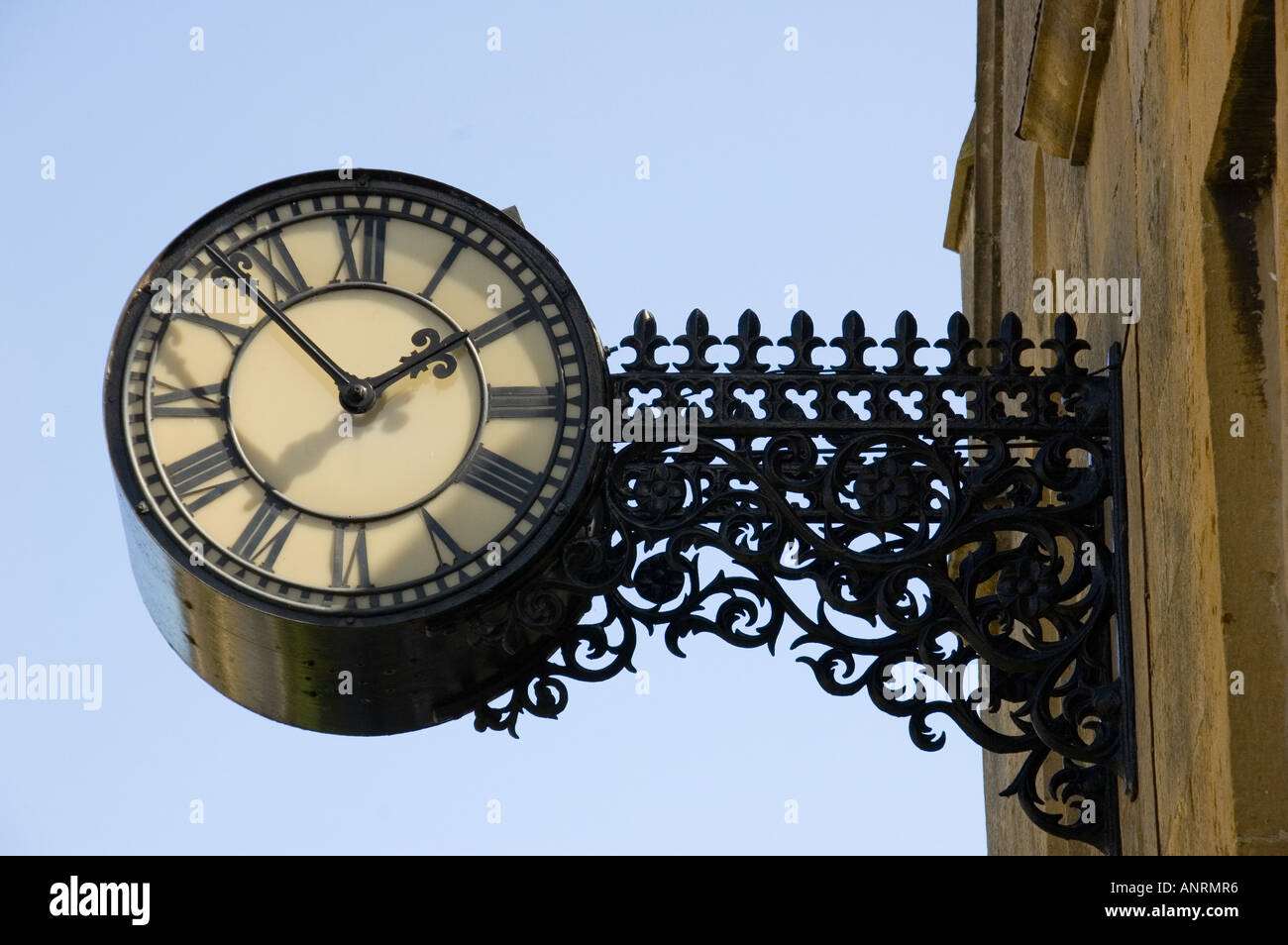 Analogue public clock hi-res stock photography and images - Alamy