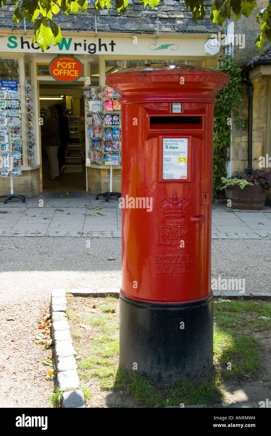 Royal mail post box cypher hi-res stock photography and images - Alamy