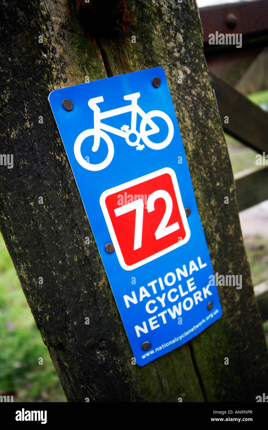 National cycle route sign hi-res stock photography and images - Alamy
