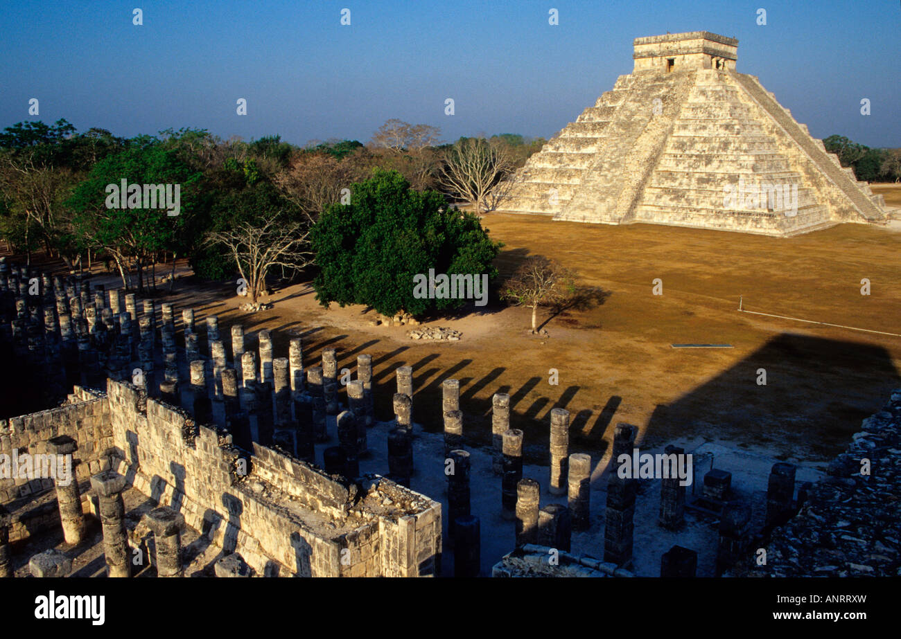 Pyramid of kukulcan castle hi-res stock photography and images - Alamy