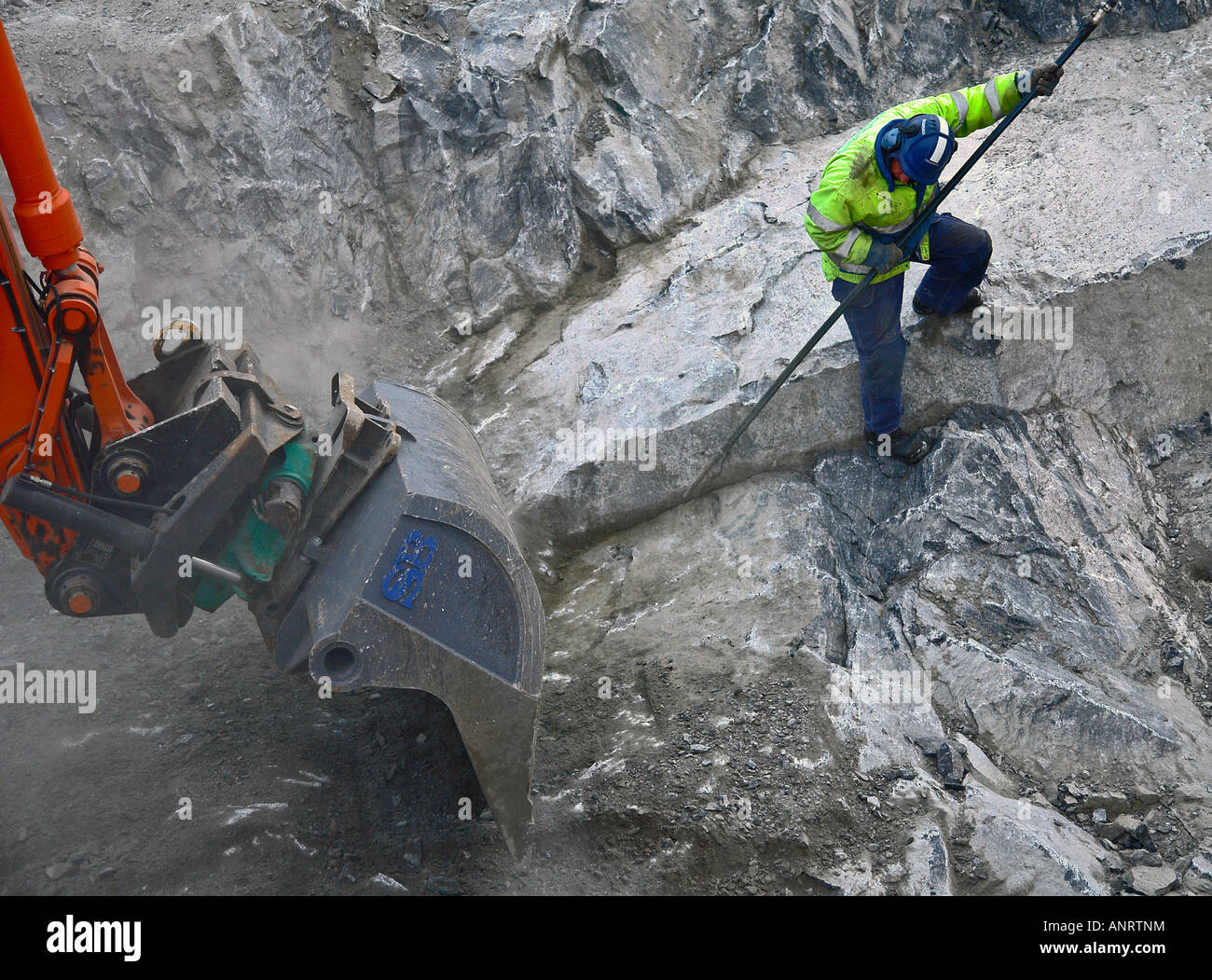 Workers digging in construction hi-res stock photography and images - Alamy